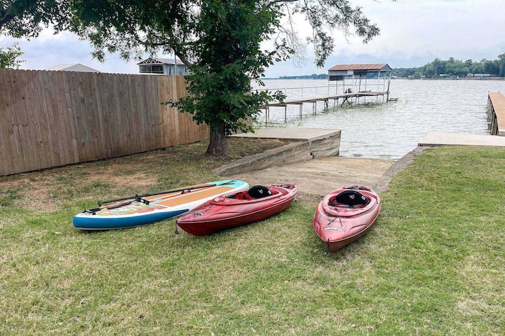 Eagle Mtn Lakefront Property W/ Kayaks & Fishing! - Newark, TX