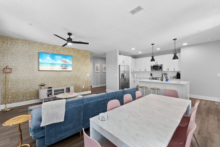 Paradise Escape: Stylish 3br/2ba With Pool & Gym - Jacksonville, FL