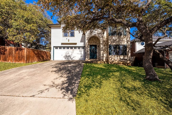 Large 4 Bedroom Home In The Medical Center Area! - Scream, San Antonio