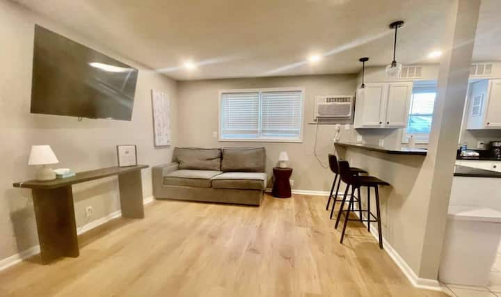 Urban Retreat: Walk To Unmc, Free Parking - Omaha, NE