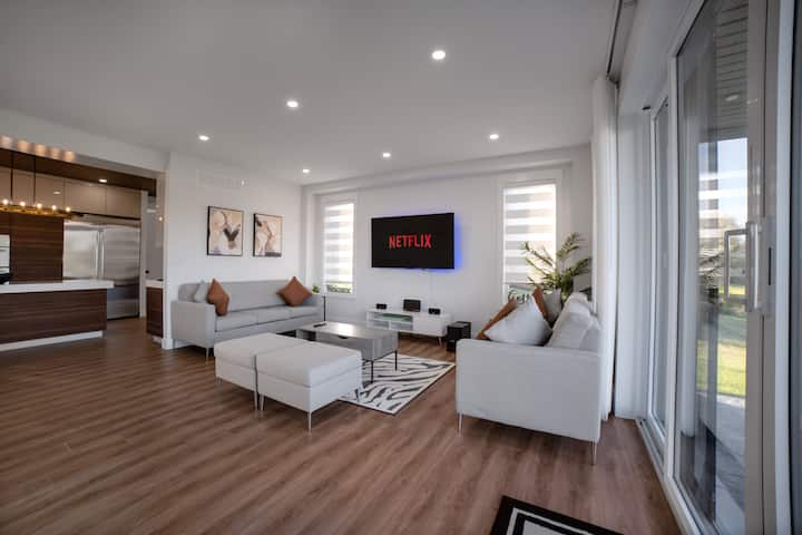 Percy Boom Luxury Home:  Hot Tub/ Sauna/ Game Room - Campbellford