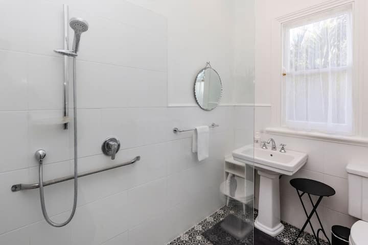 Timeless Treasure: Family Getaway In Taranaki - Inglewood