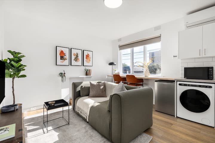 Cosy Windsor 1 Bedroom Apartments With Parking - 