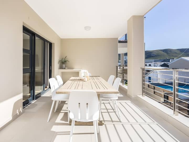 Two Bed Pool View Delux 208 - Hermanus