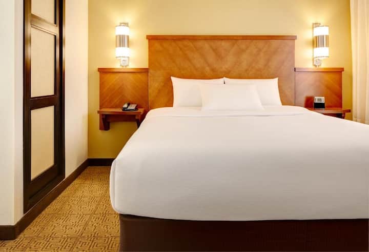 Near Port Everglades Cruise Port | Free Breakfast - Fort Lauderdale, FL