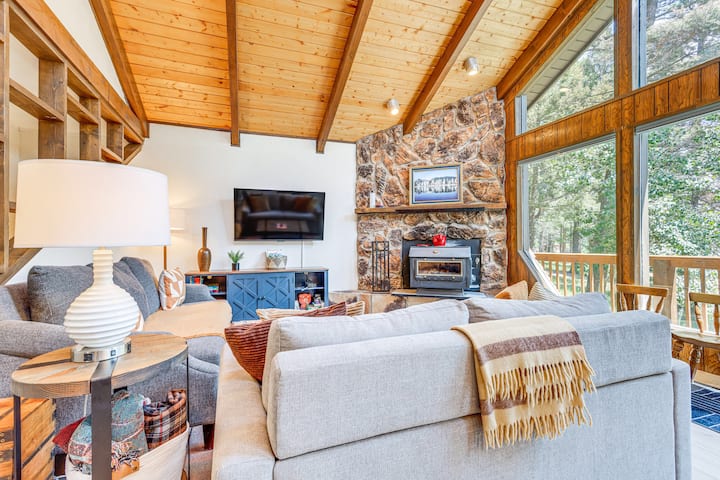 4 Mi To Angel Fire Resort: Retreat W/ Hot Tub - Angel Fire, NM