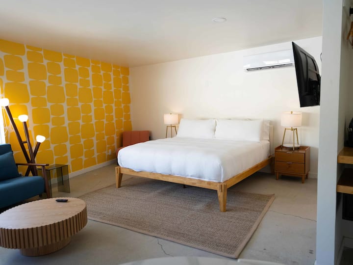 Boutique Hotel | Superior King | Pool View - Palm Springs, CA
