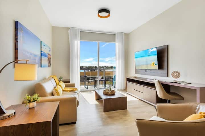 Apartment W/amazing Pool - Front Bay View Terrace - Hollywood, FL