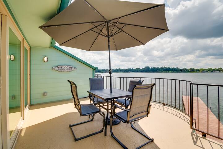 Lake Conroe Condo: Balcony, Views & Pool Access! - Conroe, TX