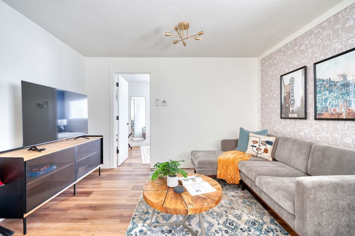 Velvet Haus - Retro Charm Near Parks & Bars - Laurelhurst - Portland