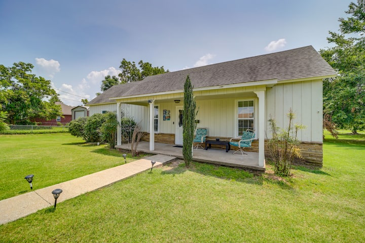 Eufaula Getaway W/ Patio, Walk To Beach + Marina! - Eufaula, OK