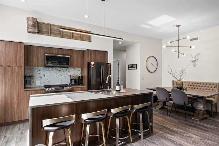 Beautiful & Modern, Ski-in Ski-out - Sun Peaks