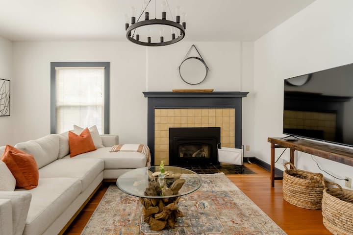 Bright + Walkable | Vintage Hawthorne Charm - Piedmont - Portland