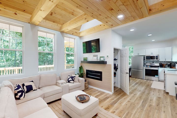 Forest Views & Grill! Lynchburg Treehouse Retreat - Lynchburg, VA