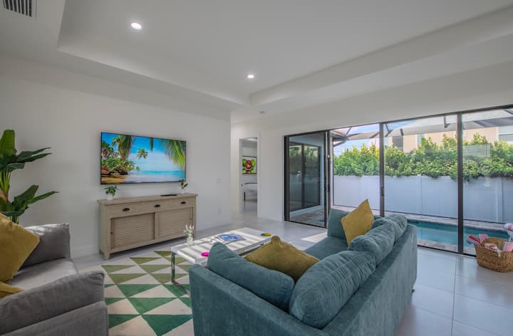 4 Bedroom, 2.5 Bathroom House - Heated Pool - Naples Park, FL