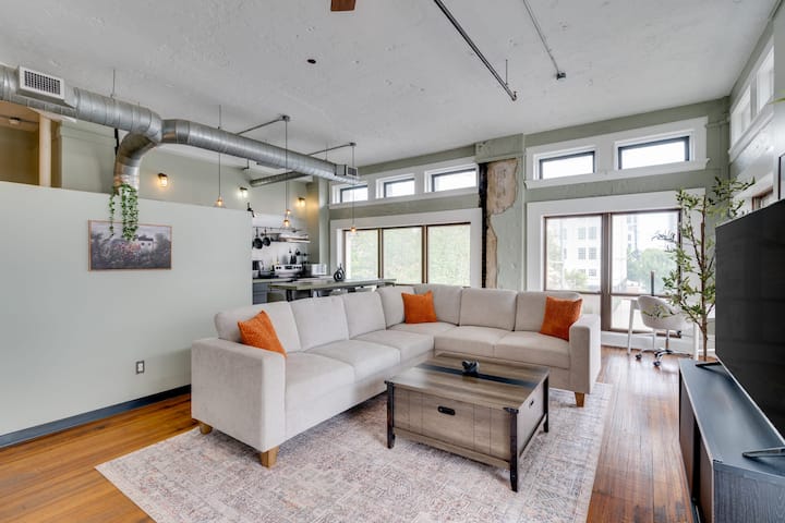 The Vintage Gem | Covered Parking | Sleeps 8 | Dt - Homewood, AL