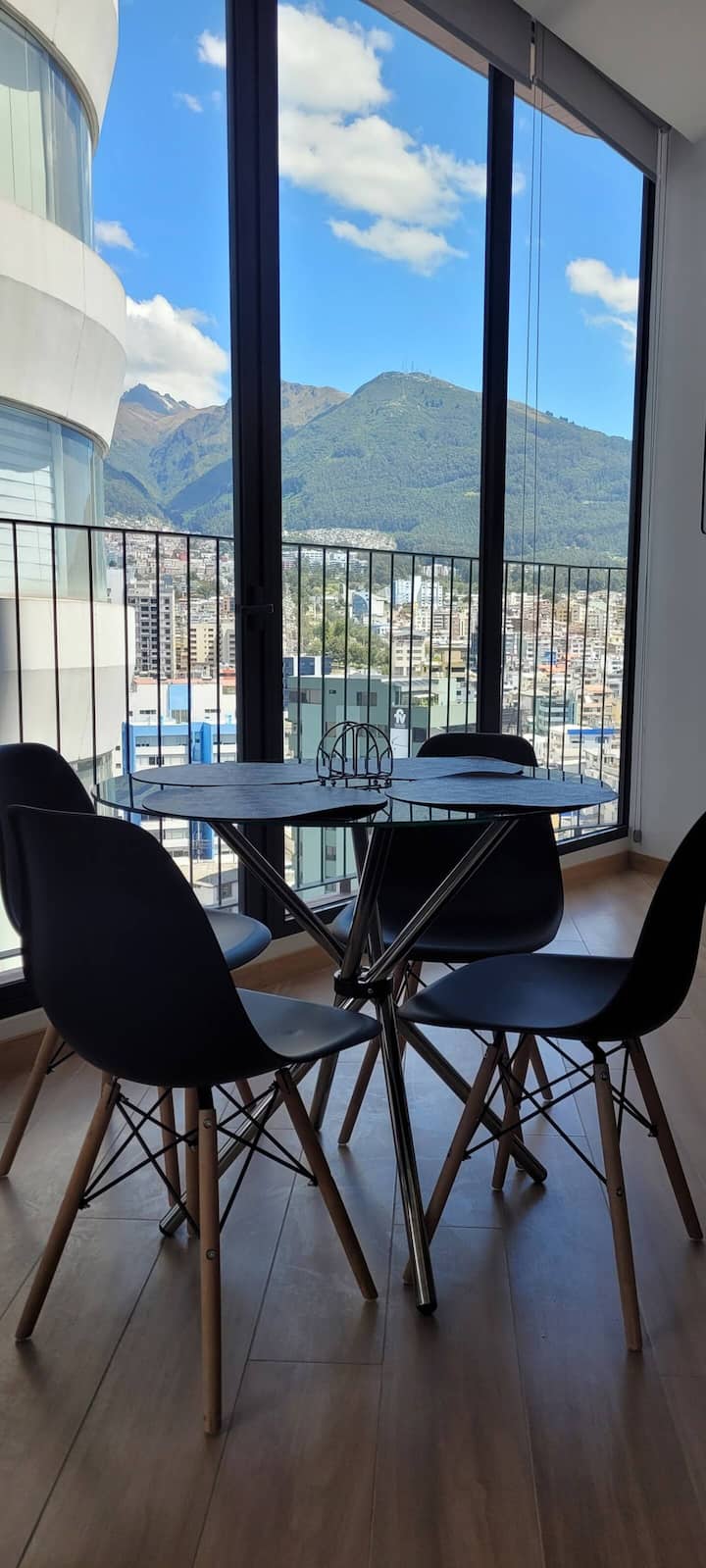 Stylish Suite With Mountain And City View - Quito