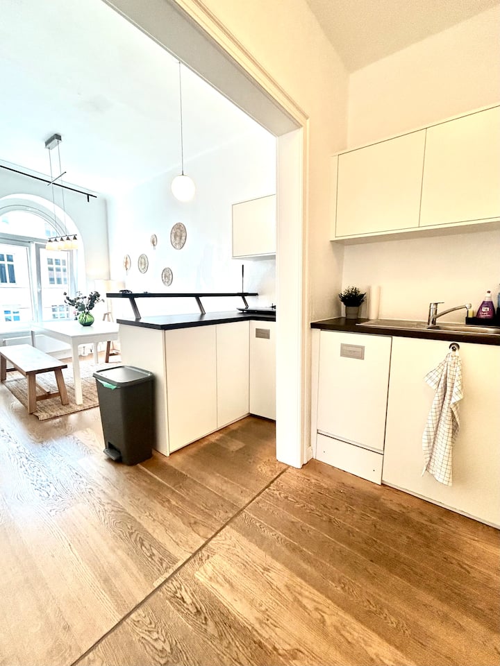 Central Apartment For Up To 10 Guests - Hamburg