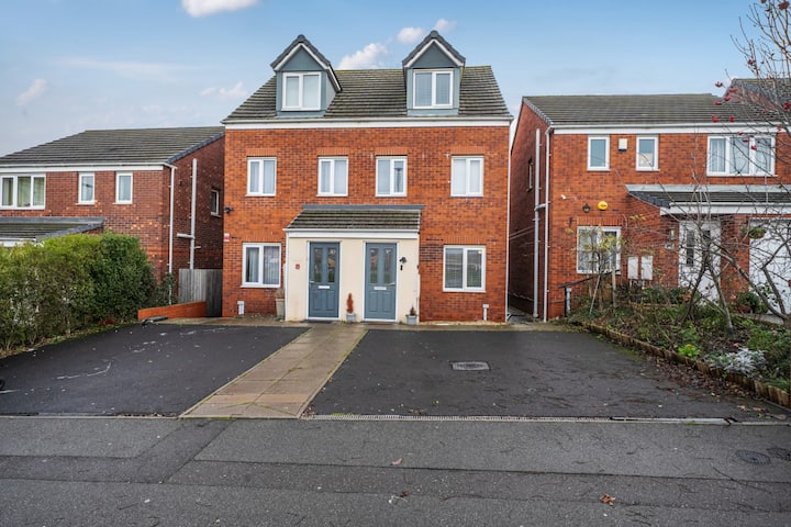 Contractor Friendly Stay - Garden, Parking, Wifi - Wolverhampton