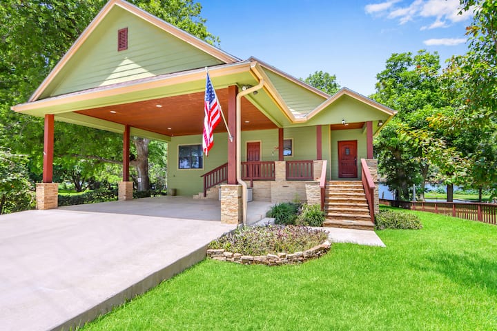 Beautiful Lakefront Cabin | Something For Everyone - New Braunfels, TX