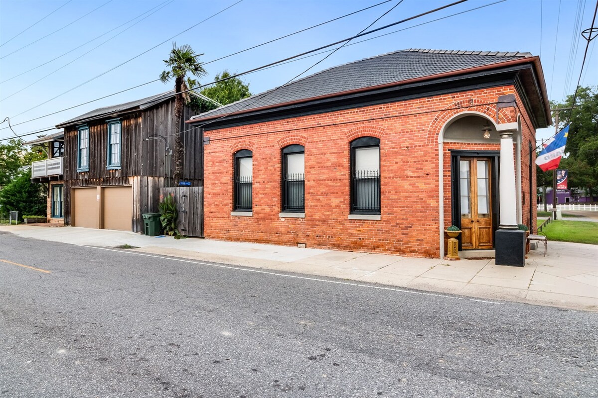 THREE Historic Units in Scott, Sleep 12, Near I-10 - Houses for Rent in ...