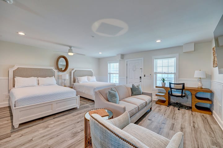 Saltwater Resort Suite 1005, Queen Pet Friendly - Surf City, NC