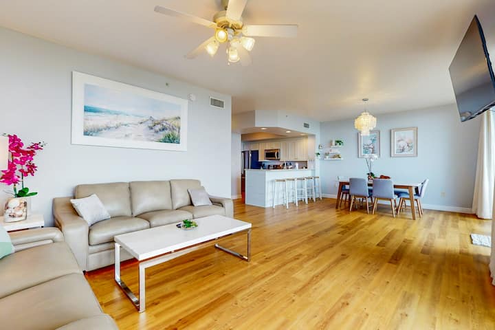 Beachfront Condo | Shared Pool| Beach Access - Fort Walton Beach, FL