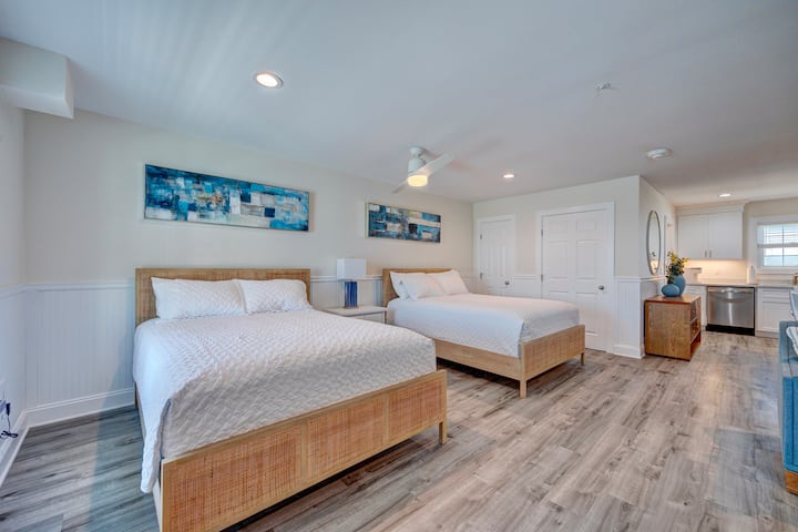 Saltwater Resort Suite 2002, Queen 2nd Floor - Surf City, NC