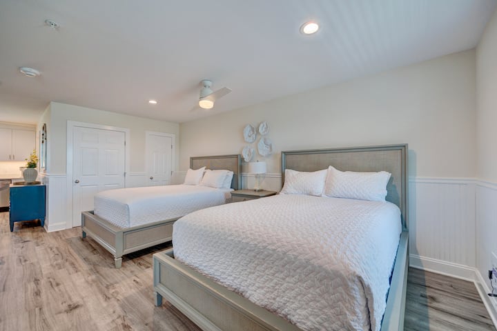 Saltwater Resort Suite 2006, Queen 2nd Floor - Topsail Beach, NC