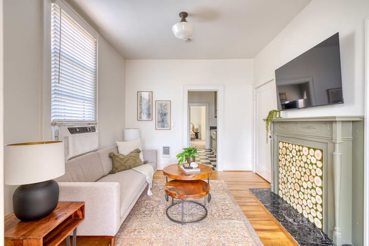 Spanish Revival Apartment | Prime Location - Portland, OR