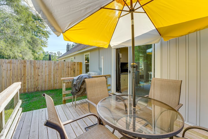 Wayland Retreat W/ Deck: Walk To Downtown! - Gun Lake Casino