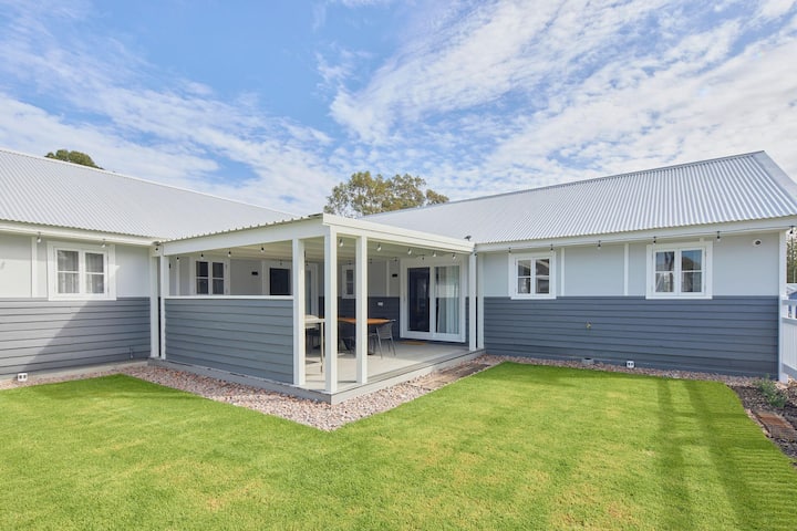 The Azure Lodge 4 Bedroom Home - Esperance