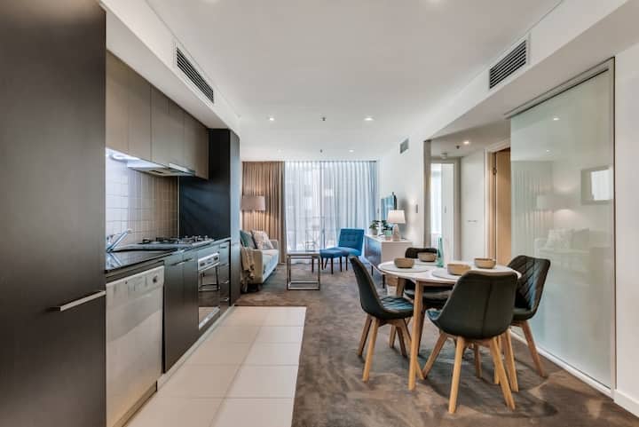 Swainson At Embassy - Adelaide