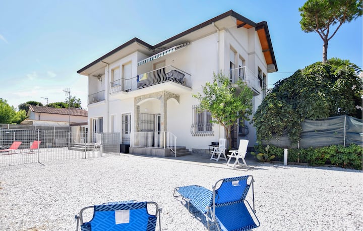Gorgeous Apartment In Lido Di Camaiore - Marina di Pietrasanta