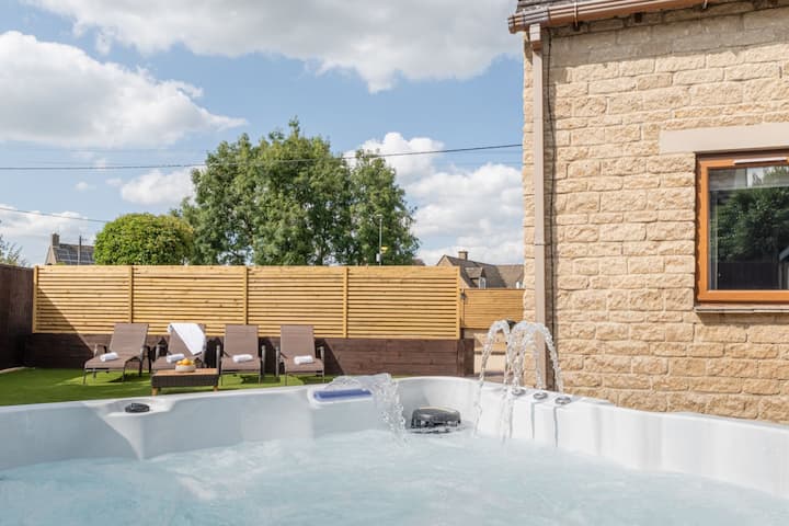 Dog Friendly House With Hot Tub - Puddleduck House - Bourton-on-the-Water