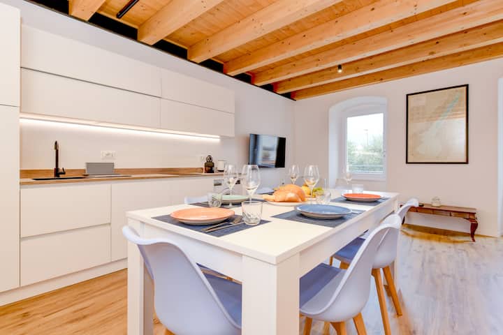 Charm Lakefront Apartment L’isola Mgh - Monte Baldo