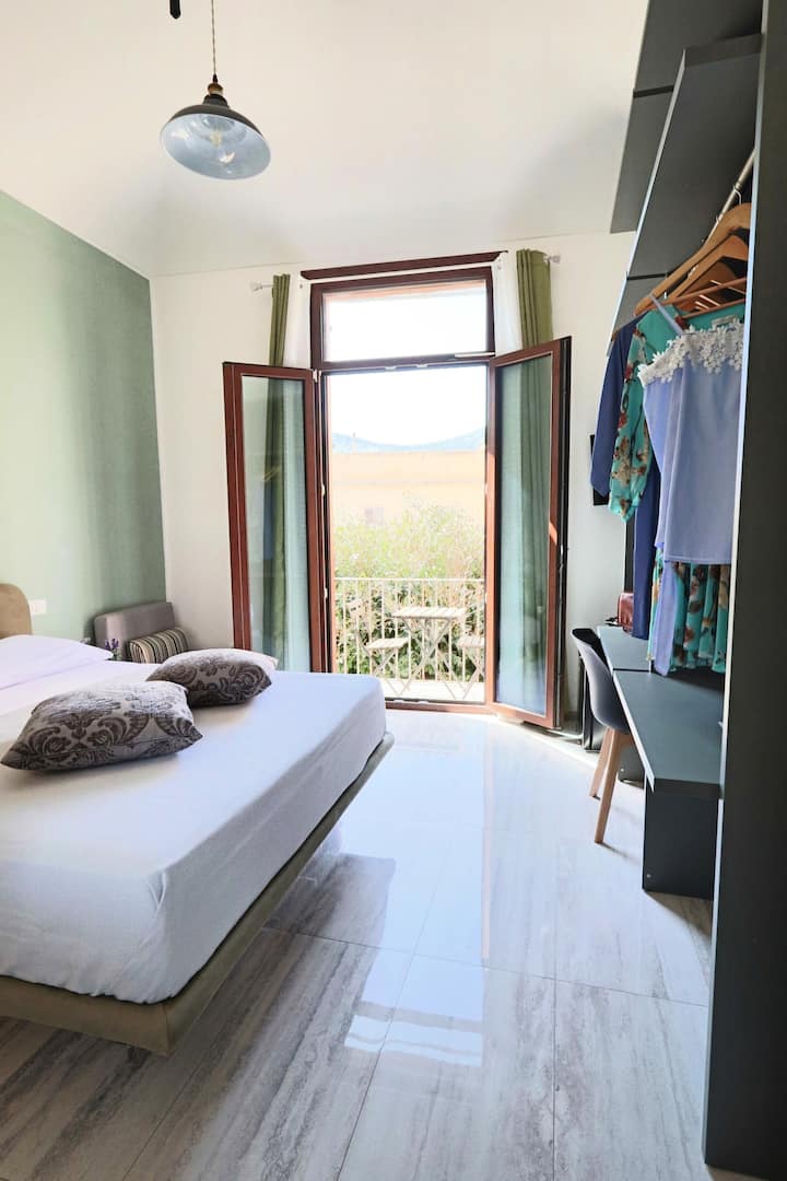 Favignana Camera Deluxe Con Balcone Sulla Piazza - Favignana