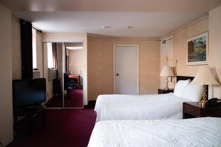 Royal Inn & Suites 308 Two Queen Beds - 貴湖