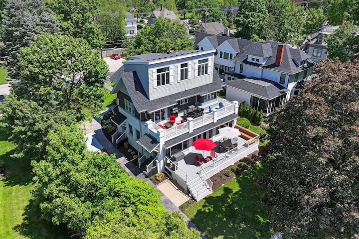 The Geneva Lookout | Lake Views| Sleeps 18| Groups - Lake Geneva, WI