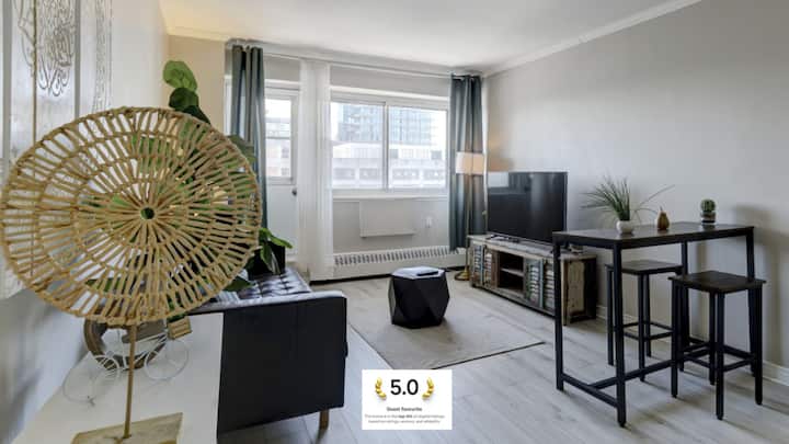 Nice Unit In Heart Of Downtown Balcony & View - Montreal