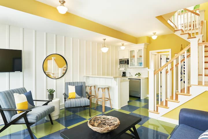 "The Charleston" Luxury Townhome, Pool, Hot Tub, G - Holland, MI