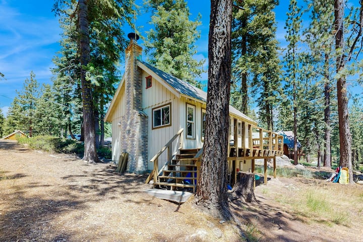 Peaceful And Charming Rustic Cabin - Bear Valley, CA