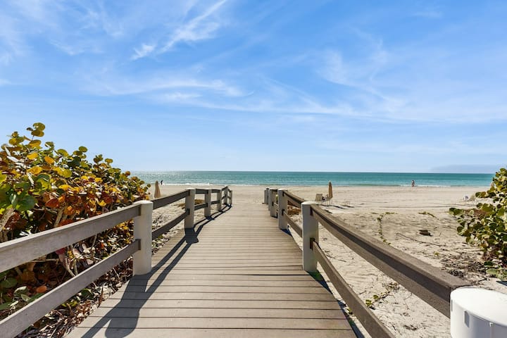 2br Condo With Beach View, Tennis Courts,  & Pool - Longboat Key, FL