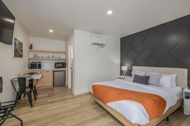 Fresh Modern Studio #7–  Affordable Downtown Cda - Coeur d'Alene, ID