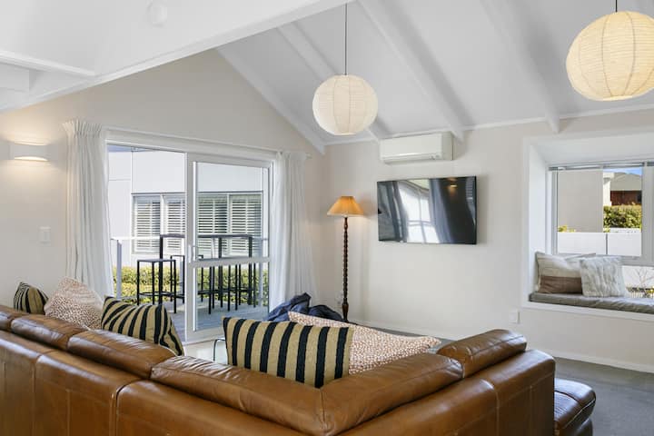 Lake Front Oasis *No Service Fee* - Taupo