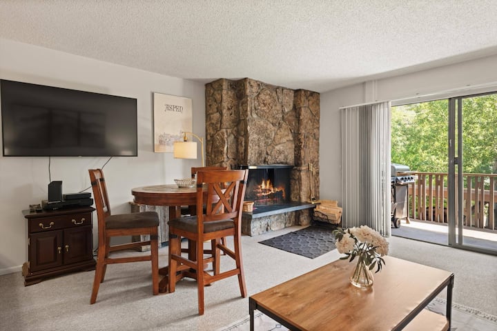 Spring Remodel! Base Village With Pool/ht/balcony - Snowmass Village, CO