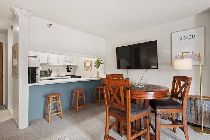 Spring Remodel! Base Village With Pool/ht/balcony - Snowmass Village, CO