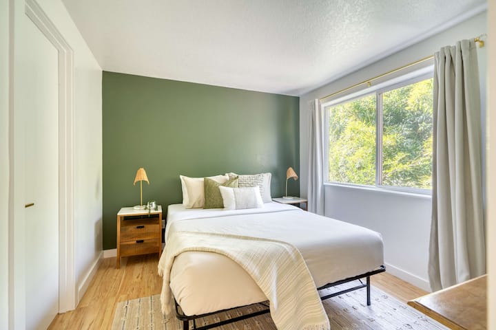 South Portland 1br With Balcony Near Ohsu - Portland, OR