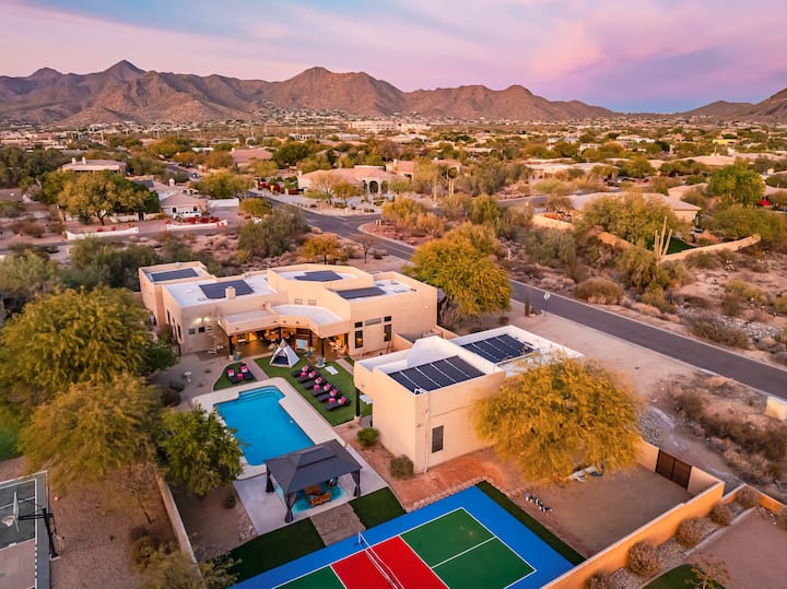 Private Pickleball Court Mountain Views Oasis - Scottsdale, AZ