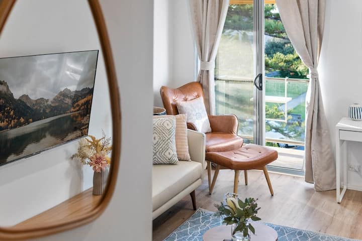 Coastal Bliss: 2br Apartment In Glenelg - Marion